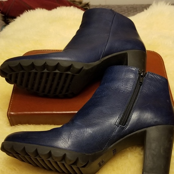 THE FLEXX | Shoes | The Flexx Ankle Booties Navy Blue Sz8 | Poshmark
